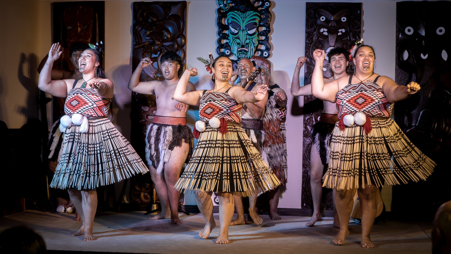 The Story Behind the Creation of the Mine Bay Maori Rock Carvings ...